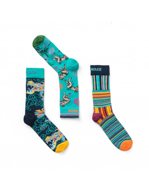 Célébrez la Journée mondiale du tourisme avec les chaussettes Ruban-Rouge