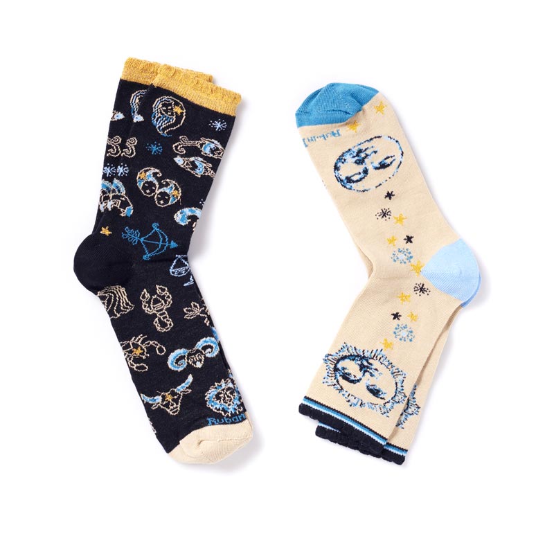 Célébrez la Journée mondiale du tourisme avec les chaussettes Ruban-Rouge